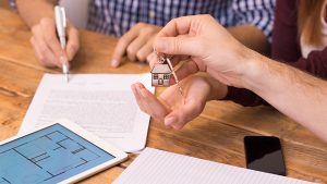Transaction Brokers: What Are They, Who Should Use One? - Sell Your Home